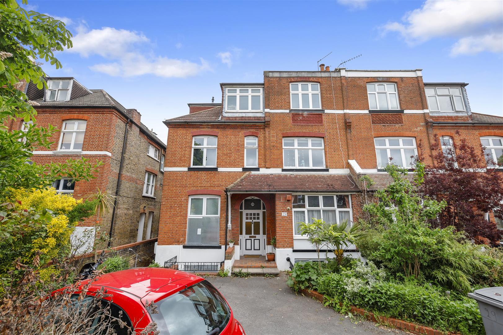 1 Bed, 1 Bath Property For Sale in Chatsworth Road, NW2